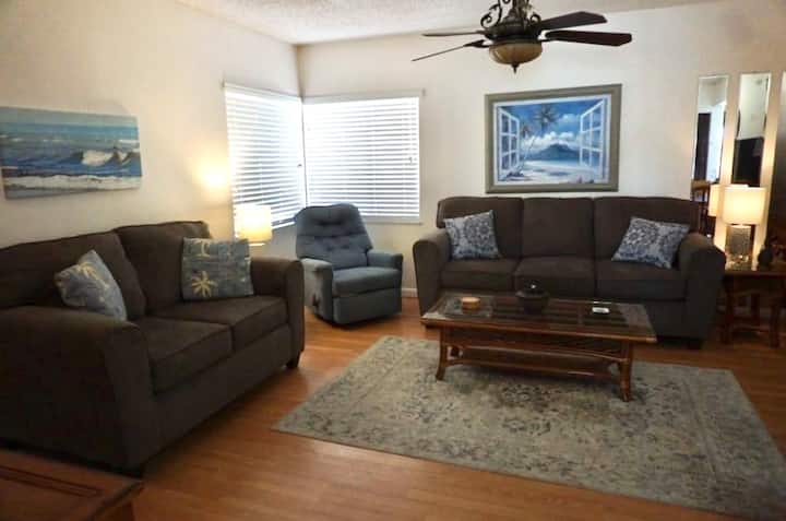 2 Br Beach Condo On Redington Beach Sands! - North Redington Beach, FL