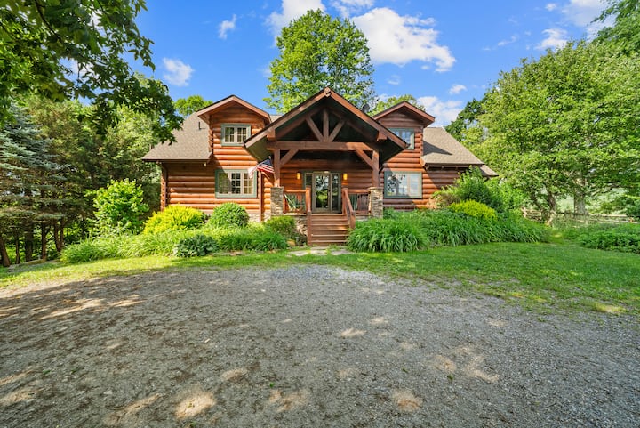 Spacious Family Cabin Near Downtown Boone - Boone, NC
