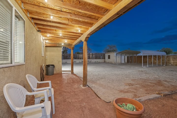 Los Ranchos Retreat | Quiet Updated & Pet Friendly - Corrales, NM