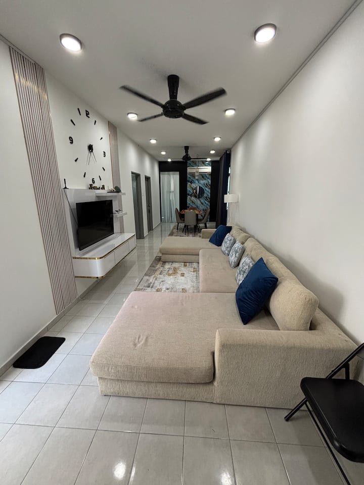 Khalish Guest House - Senai