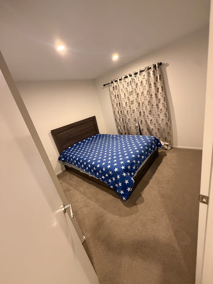 Modern Townhouse Pool Table, Netflix & Dogs - New Zealand
