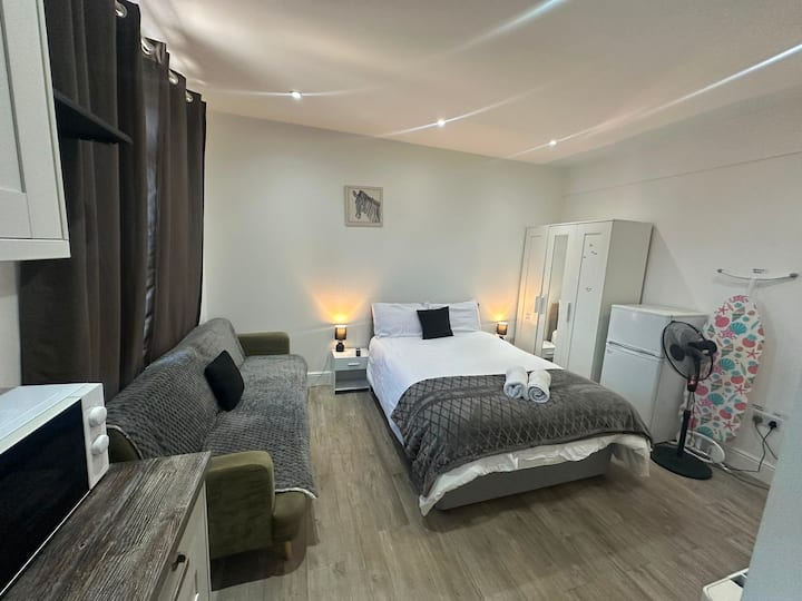 Wimbledon Family Studio Flat 1 - Surbiton