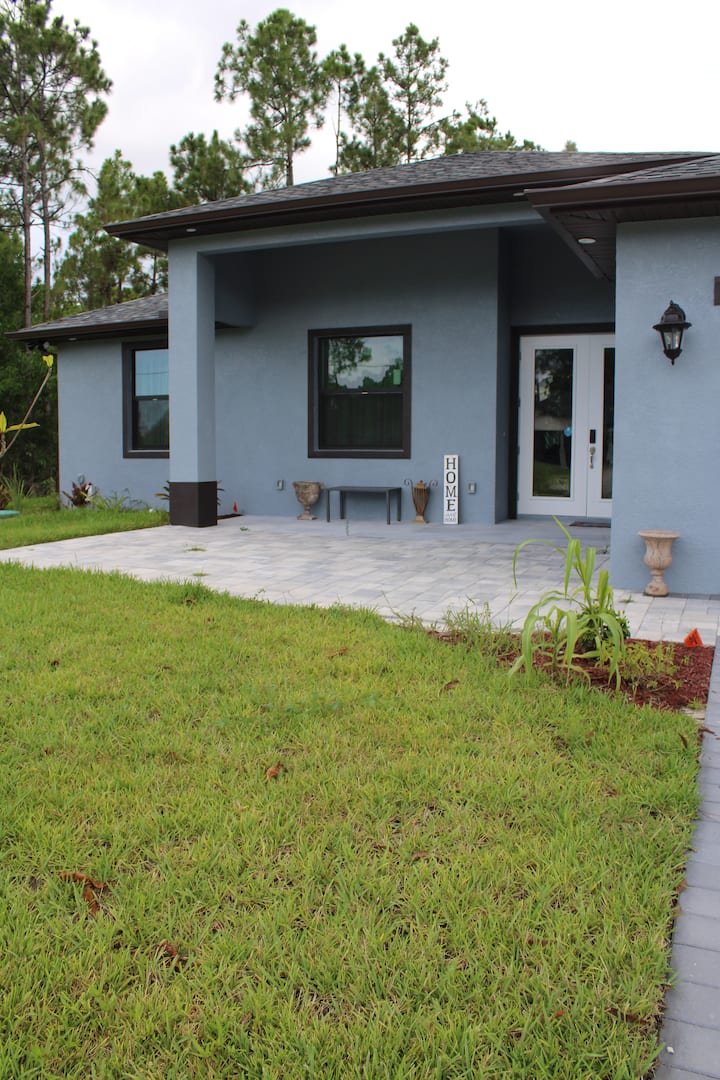 Your Luxe Haven - Lehigh Acres, FL