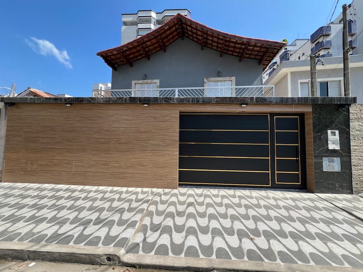 Sobrado
Aviação - P.g
(2 Quadras Da Praia) - Praia Grande