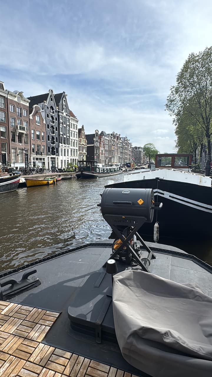 Houseboat On The Herengracht · Canal-front Deck - Ámsterdam