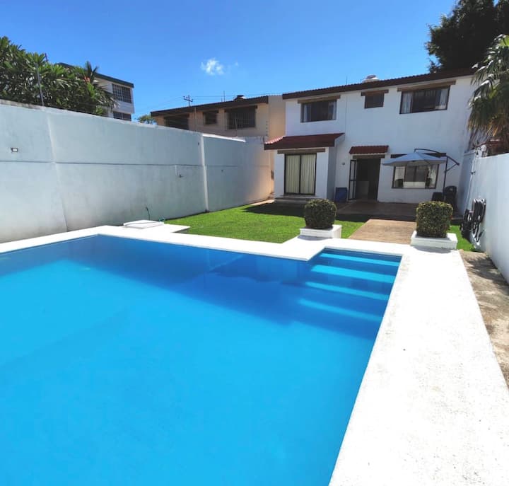 Casa Hermosa Dos Pisos Con Alberca Y Asador - Cancún