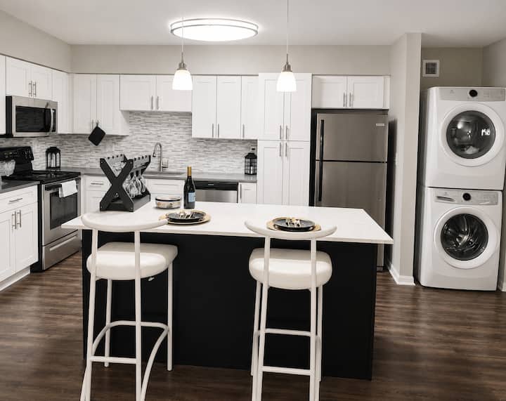 Crystal Luxe Haven - Farmington Hills