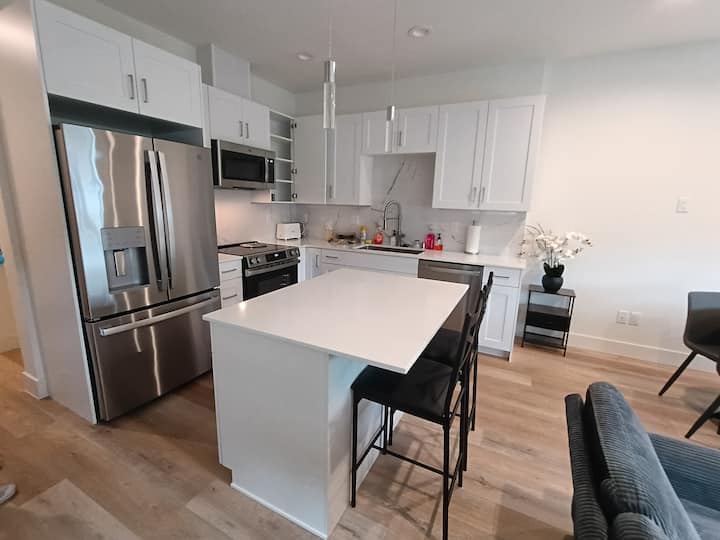 Sunset Rooftop Retreat - Unit E1 - Seattle, WA