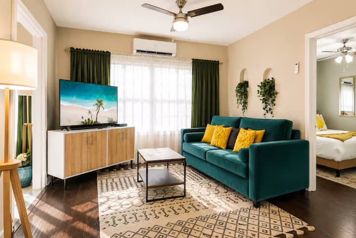 Top Floor 1 Bed 1 Bath 8 Min To Downtown Unit 3 - St. Petersburg, FL