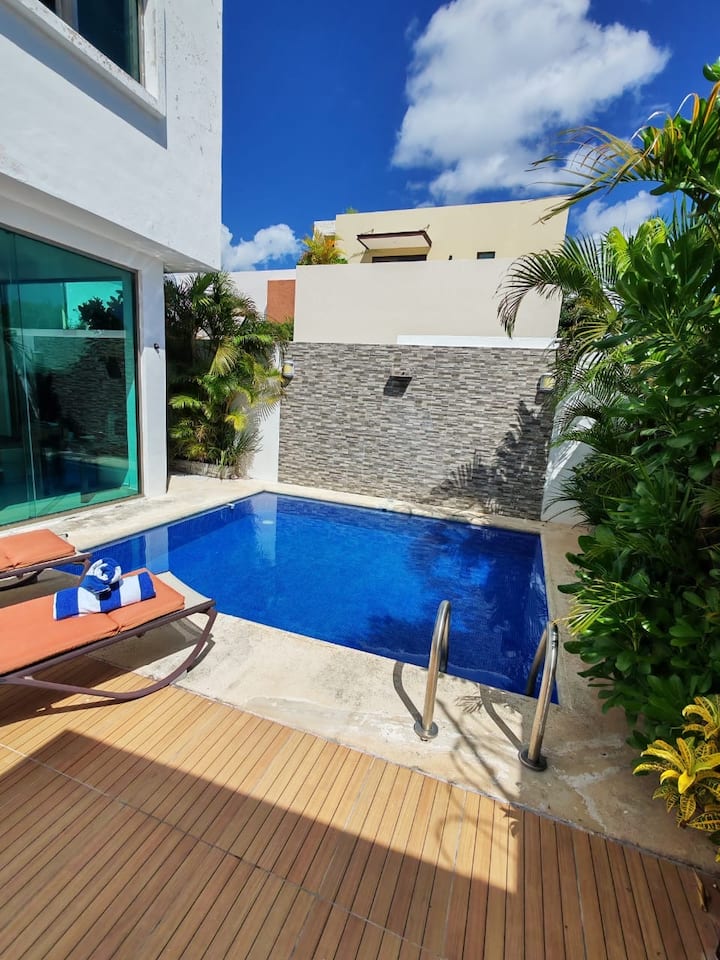 Casa De Lujo Con 5 Recámaras - Cancún