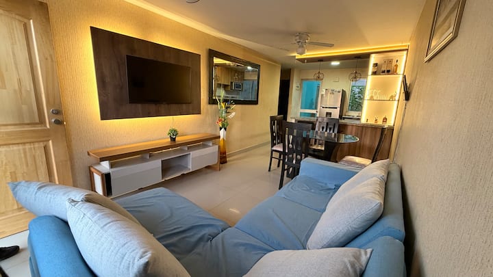 Hermosa Casa Familiar, Amplia Y Con Parrilla - Ica