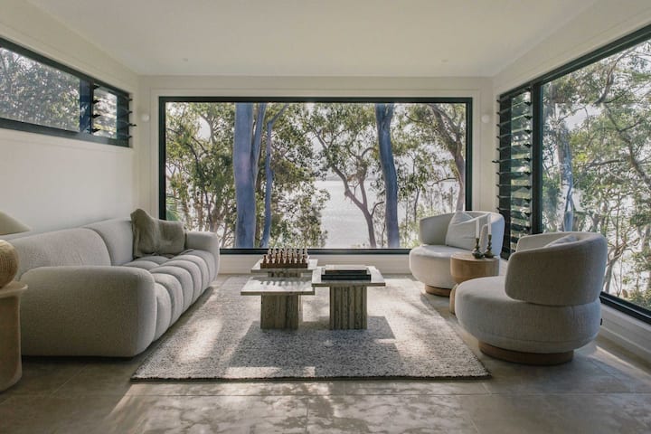 The Lake Place- Lakefront Luxury Treehouse Retreat - Yamba