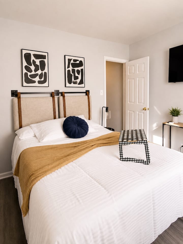 Stylish Wicker Park Apartment - Amazing Location - Chicago
