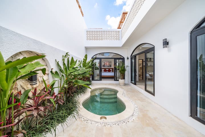 Tropical Villa: Rooftop Lounge & Private Plunge - Jimbaran