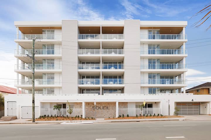 Luxurious 2 Bedroom Apartment - Redcliffe