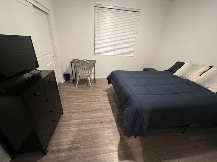 Private Bedroom With Queen Bed And Own Bath - Banning, CA