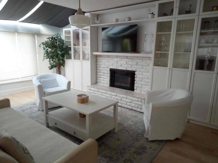 3 Bedroom | Views | Balcony - North Vancouver