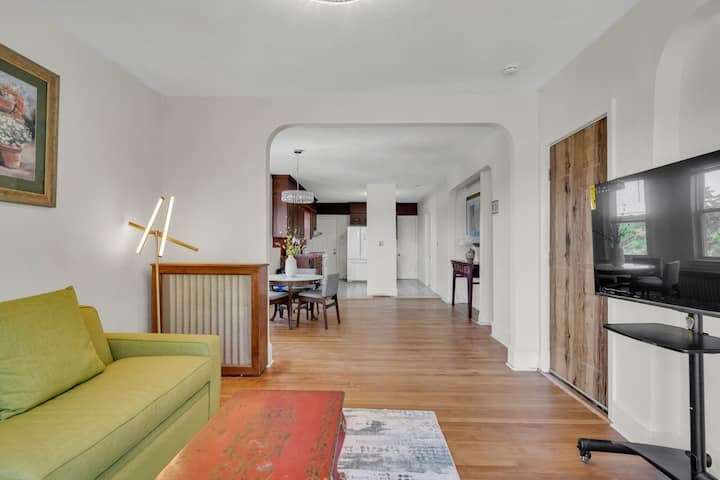 Sunny, Spacious 2 Bed, Bus To Harvard - Newton, MA