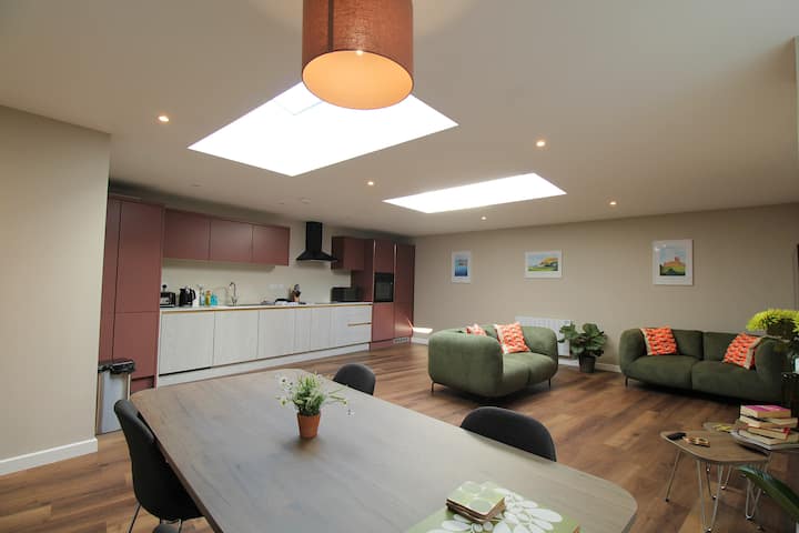 Spacious 2-bed Flat |Central Barnstaple | Sleeps 4 - Barnstaple