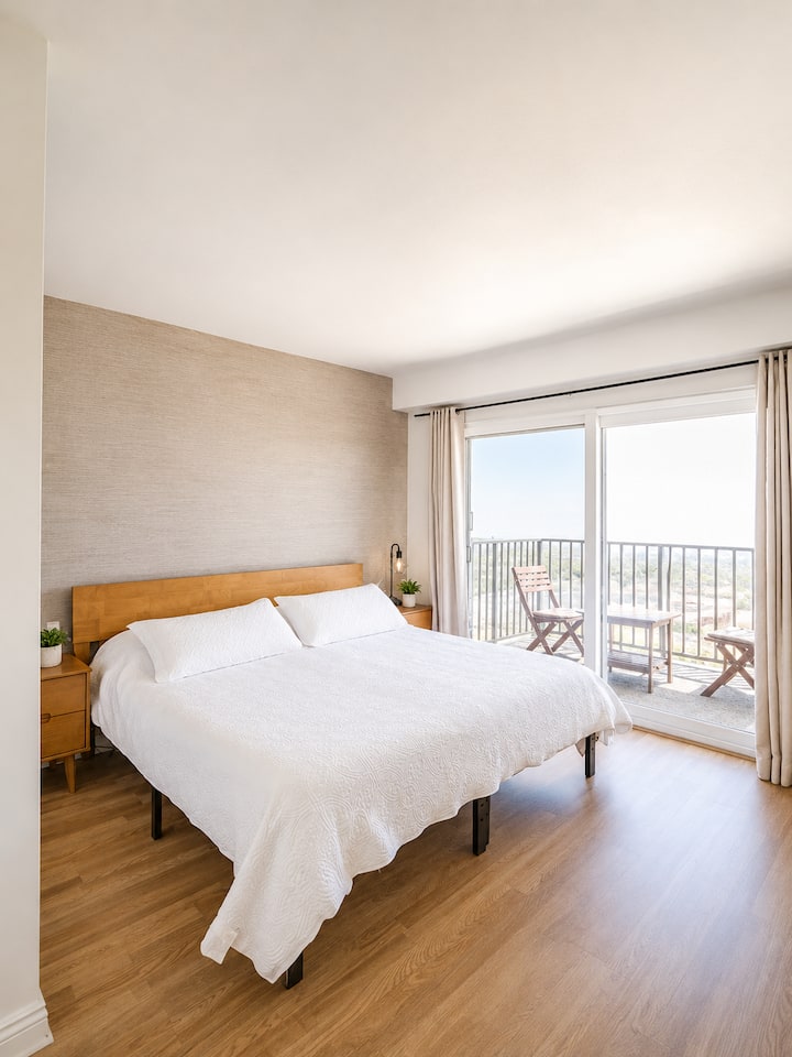 San Diego Bay View Retreat | Balcony + Parking - Coronado, CA