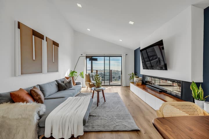 Modern Comfort: Stunning Views + Ev Charger - South San Francisco, CA