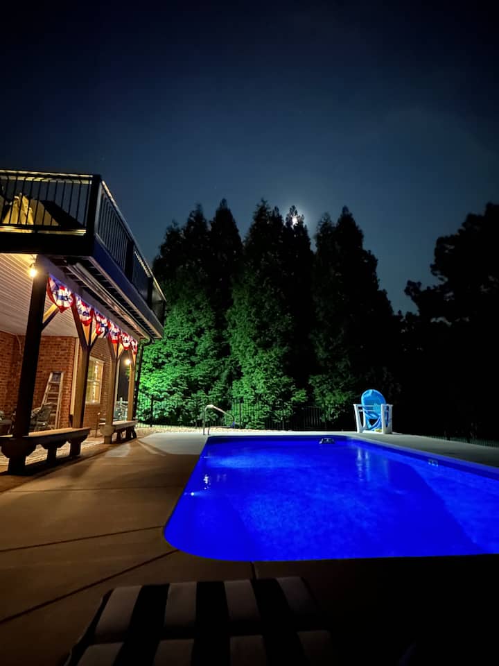 Norman Oasis Private Lake Adjacent & Pool Retreat - Mooresville, NC