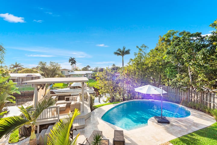Extended Stay Waterfront Pool House With Boat Dock - Fort Lauderdale, FL