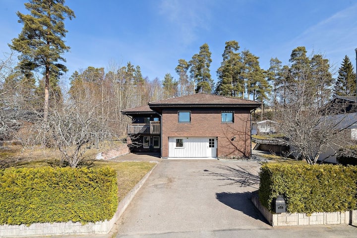 Fräsch Uthyrningsdel Av En Större Villa - Sigtuna