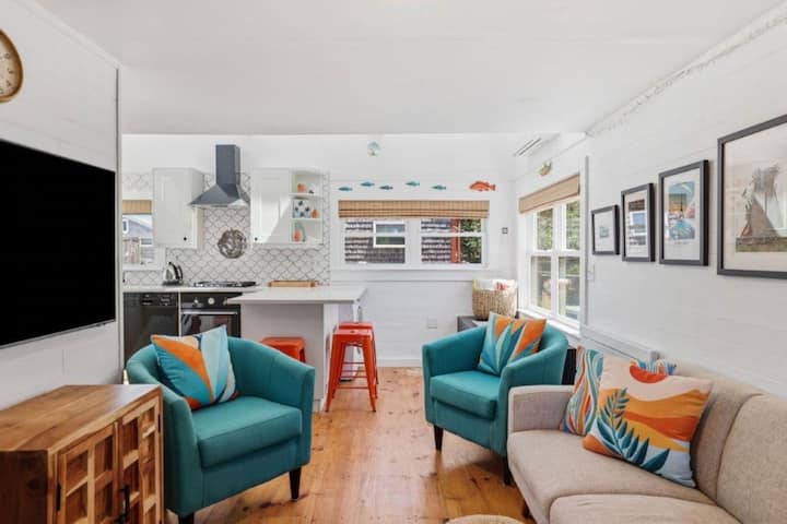 Quarterboard 6: Cape Cottage Near The Beach - Sandwich, MA