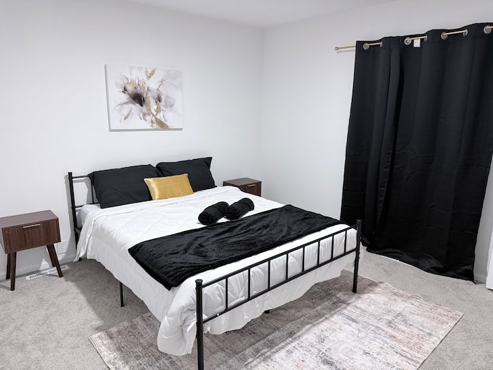 4b/3b Modern Home With Country Feel - Belton, MO