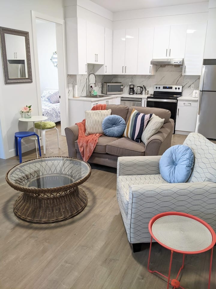 Steps To Beach 2br White Rock Suite Sleeps 4 - Surrey