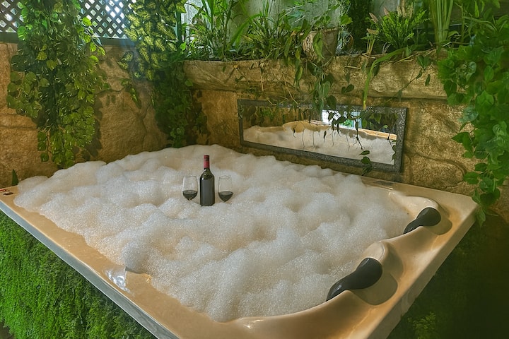 Firebush Studio With Private Jacuzzi - A/c & Wifi - 