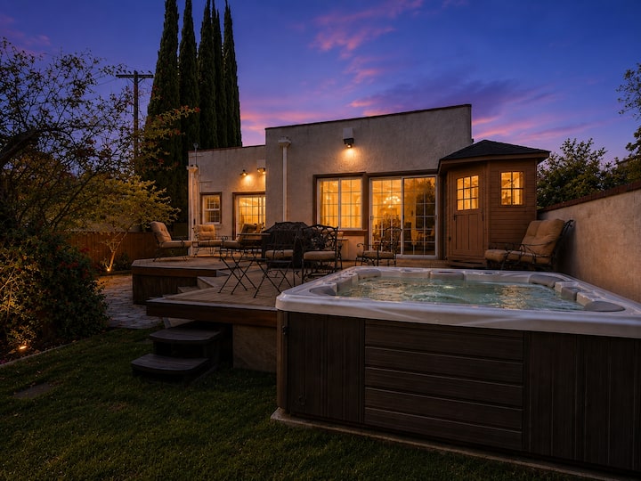 Beverly Hills Retreat  Hot Tub  Sleeps 12 - Culver City, CA