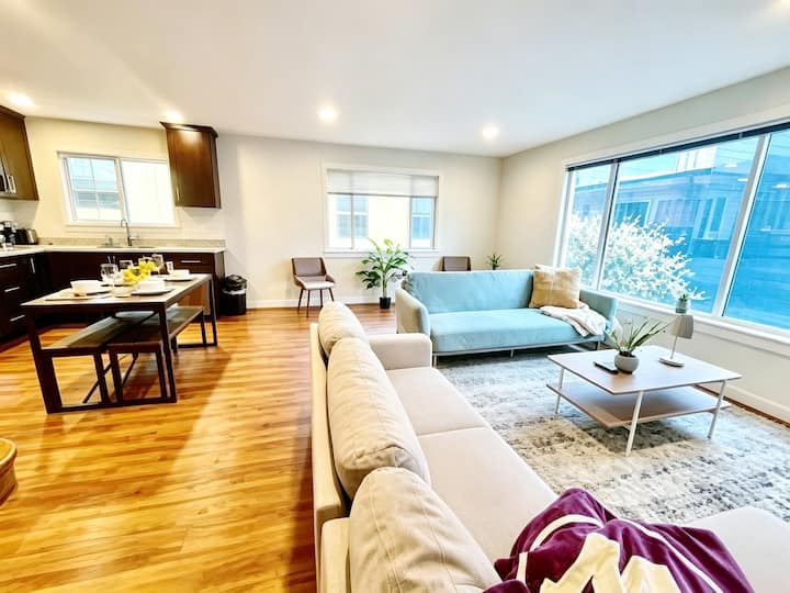 4b2b /Ac /Large Deck/parking Queen Anne / Seattle - Seattle, WA