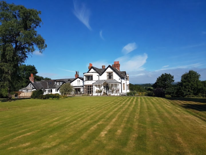 The Alexandria Room - Super-king En-suite B&b - Builth Wells