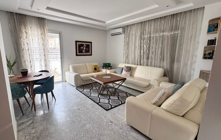Un Spacieux S+2, Grand Balcon, Wifi, Parking Privé - Tunis