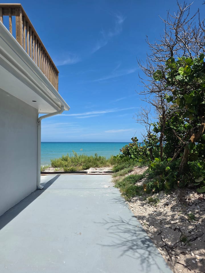 Ocean Whispers At Tuscany Sun: Beach Studio - Melbourne Beach, FL