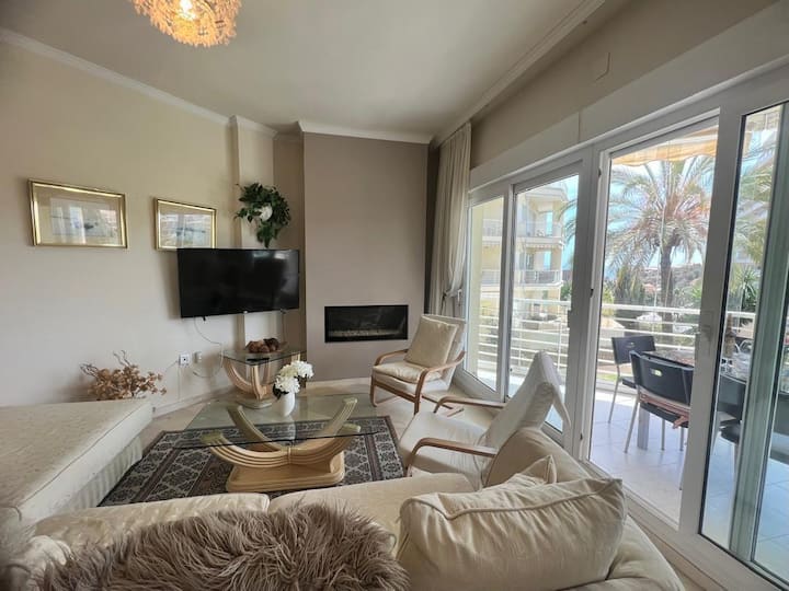 Sunny 3br Escape In Benalmádena With Pool&terrace - Benalmádena
