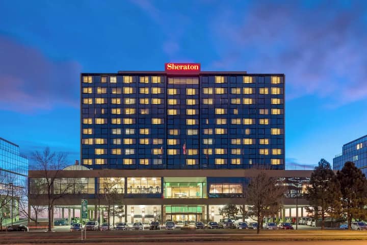 Near Red Rocks | King Room, Gym, Free Parking - Lakewood, CO