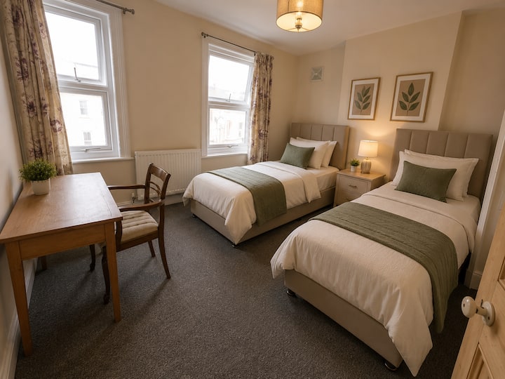 Beautiful 4 Bedroom House, 2 Baths Ipswich - Woodbridge