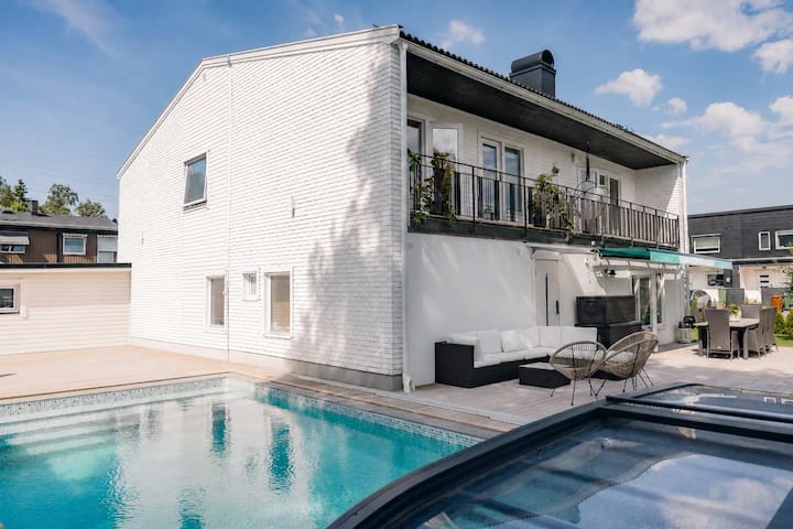 Luxury Family Villa, Private Pool & Outdoor - Vallentuna