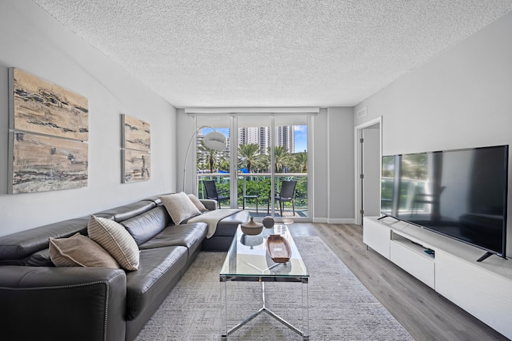 Peaceful 2/2 Retreat Near The Beach | Sunny Isles - Sunny Isles Beach, FL