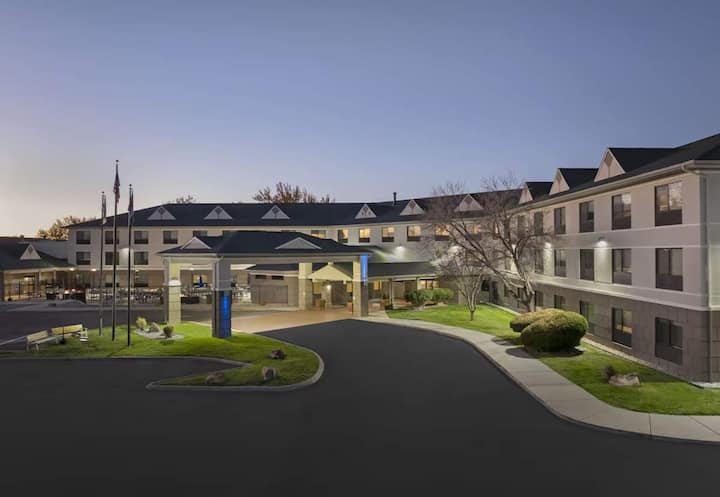 Near Montrose Airport | Free Breakfast & Shuttle - Montrose, CO