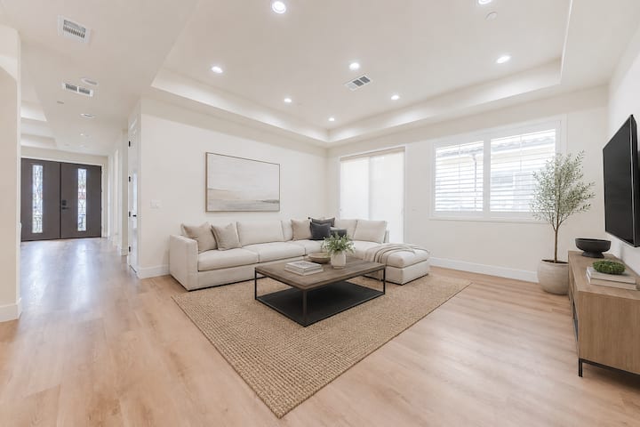 Modern House Fenced Yard Newly Remodeled Near La - Pico Rivera, CA