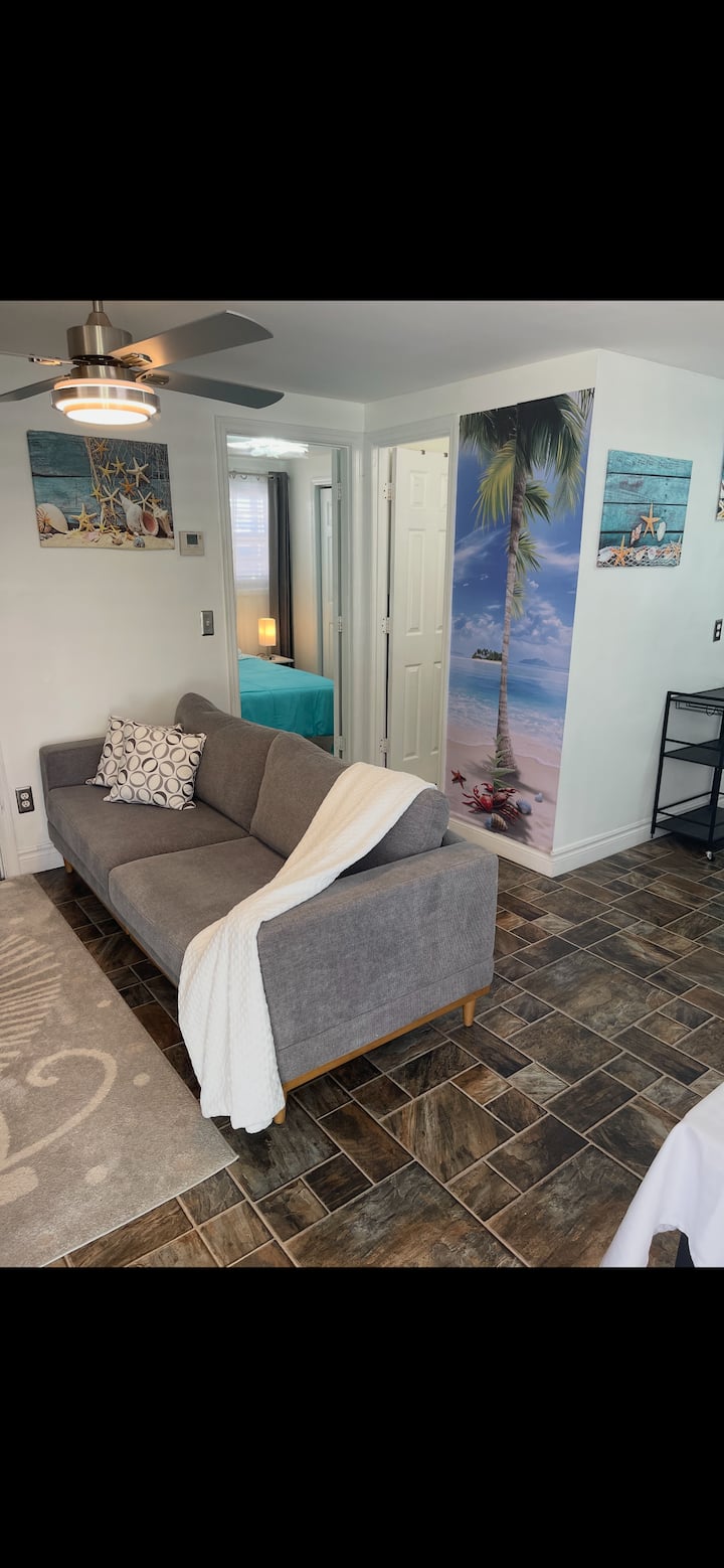 Close To All Wpb:2br Apt W/private Sundeck - West Palm Beach, FL