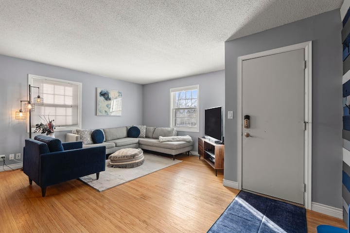 Nicollet Nook 3br Entire Duplex - Minneapolis, MN