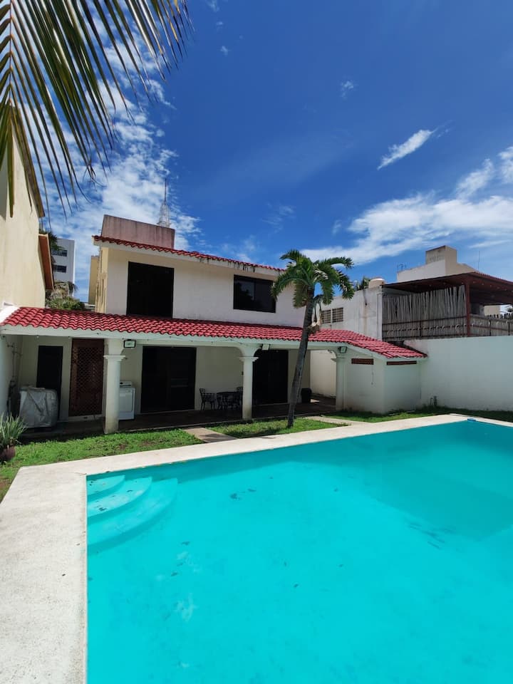 Casa Amplia A 5 Min De La Zona - Cancún