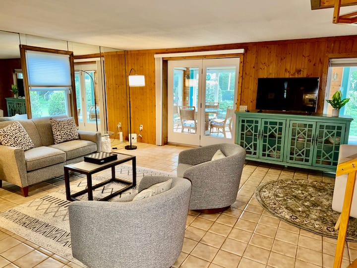 Westbrook Getaway-near Beaches, Train & Shoreline - Old Saybrook, CT