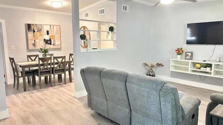 Coastal St. Pete Escape | 3br + Huge Backyard - St. Petersburg, FL