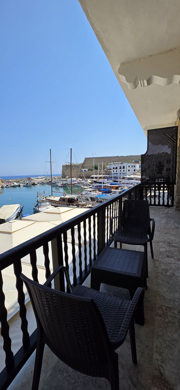 Socrates Flat Right On The Harbour - Kyrenia